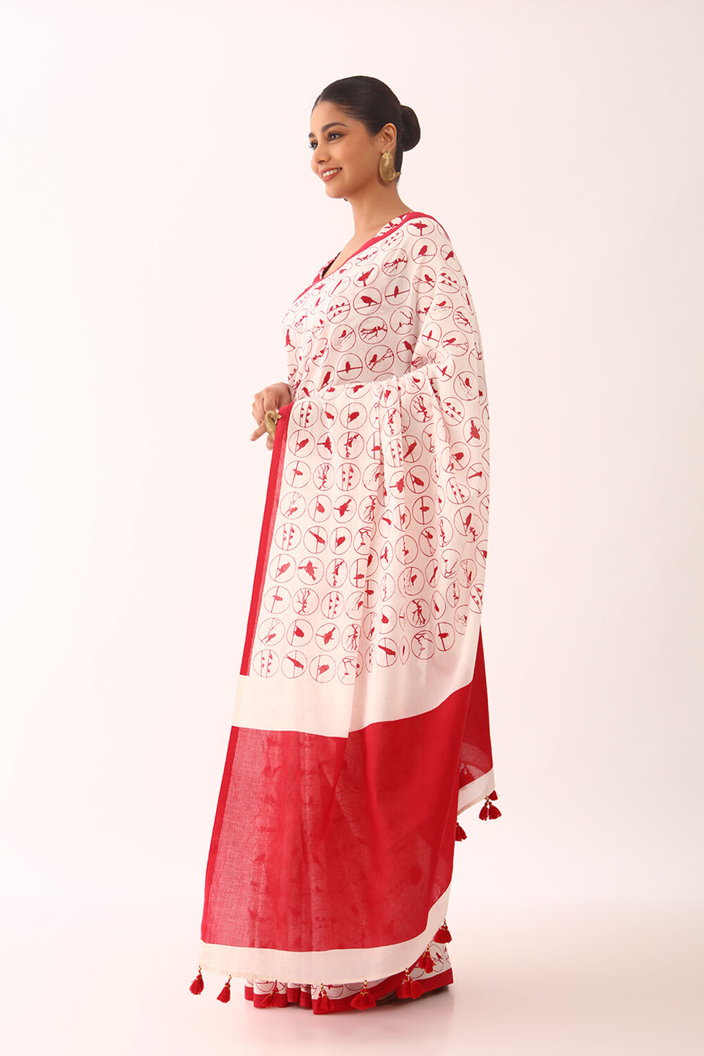Off White Screen Printed Pure Cotton Saree | Taneira Online Store