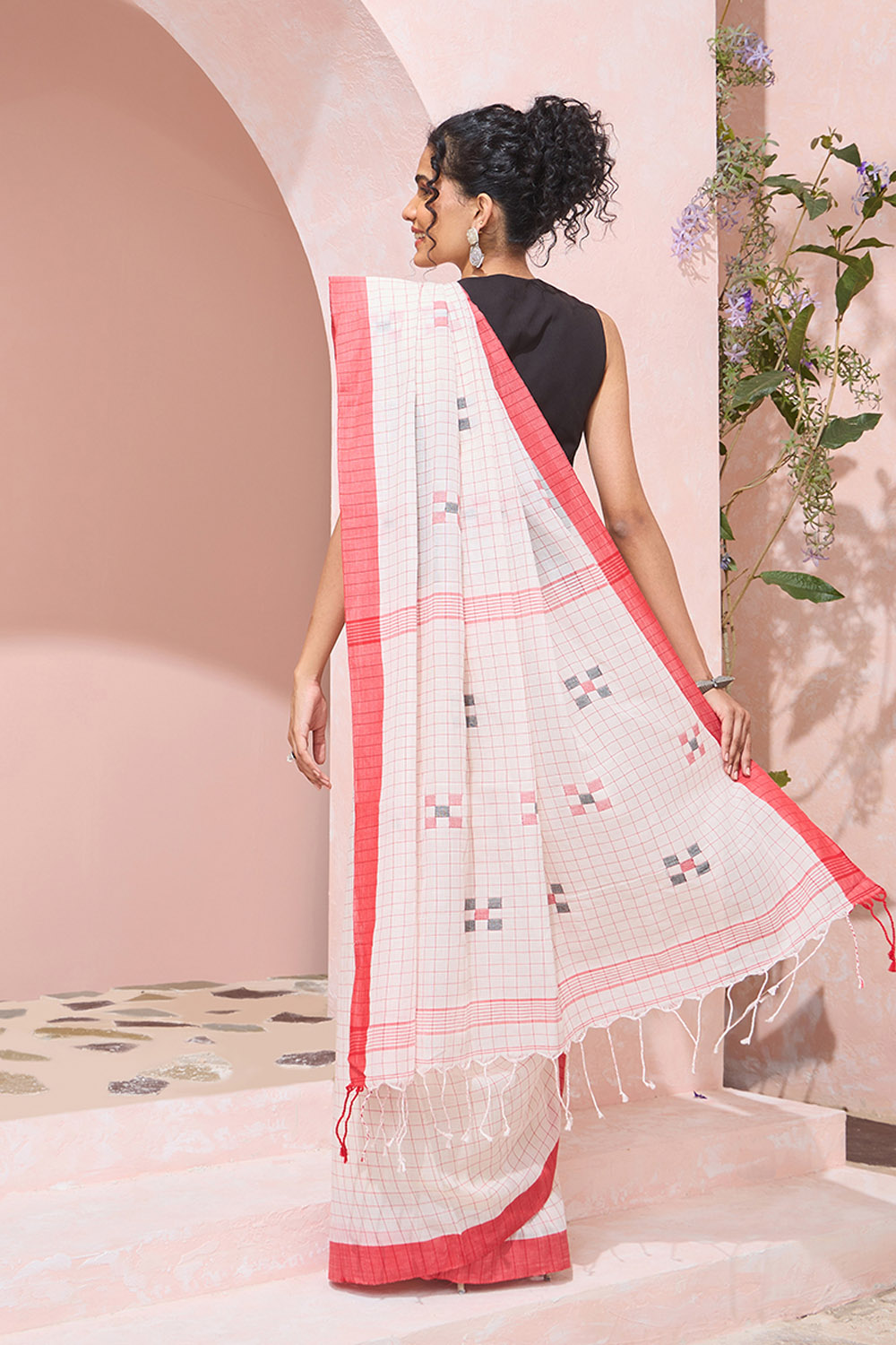 Off White Bengal Pure Cotton Jamdani Saree | Taneira Online Store